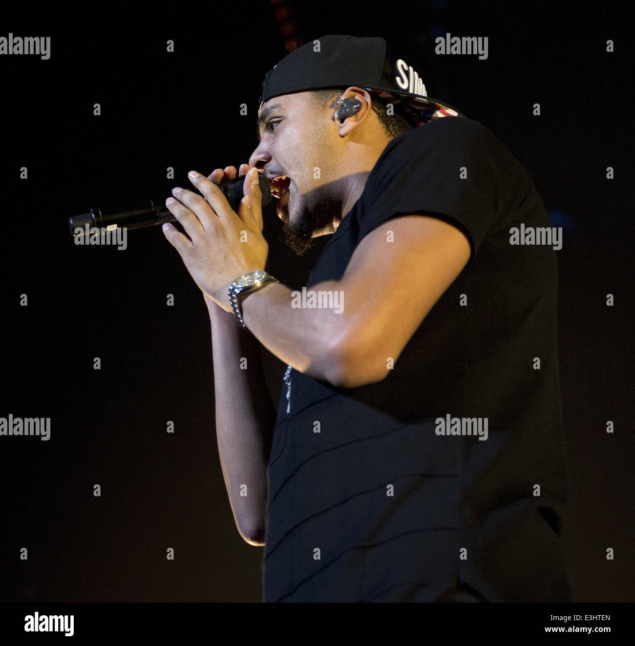 J. Cole performs to a sold-out crowd at Heineken Music Hall Featuring ...