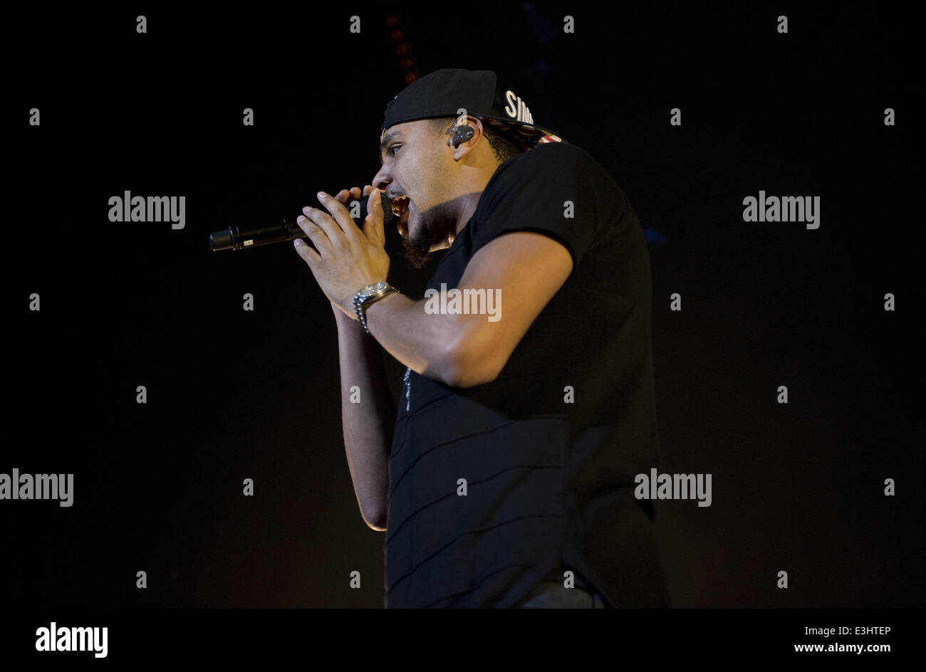 J. Cole performs to a sold-out crowd at Heineken Music Hall Featuring ...