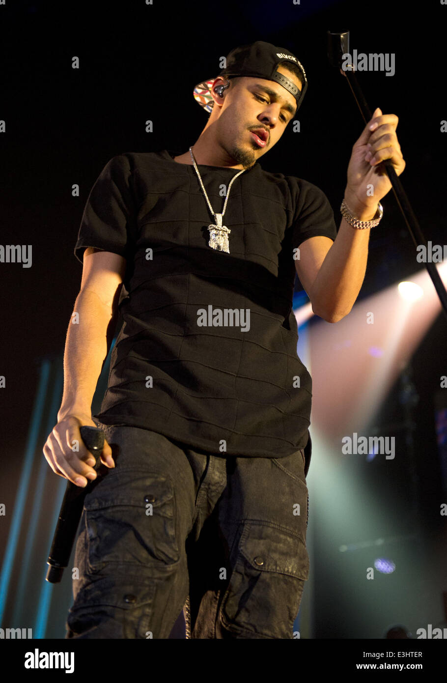 J. Cole performs to a sold-out crowd at Heineken Music Hall Featuring ...