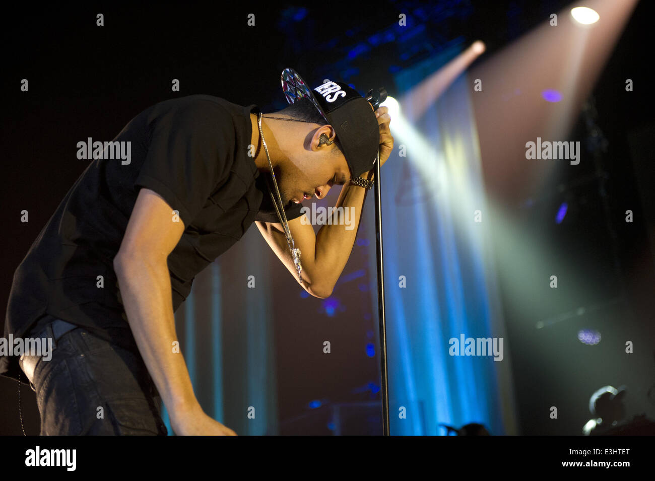 J. Cole performs to a sold-out crowd at Heineken Music Hall Featuring ...