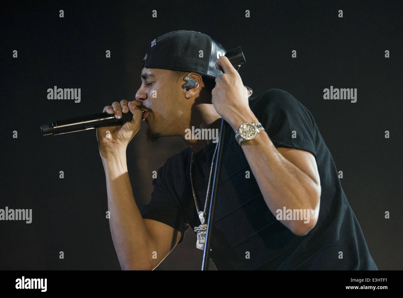 J. Cole performs to a sold-out crowd at Heineken Music Hall Featuring ...