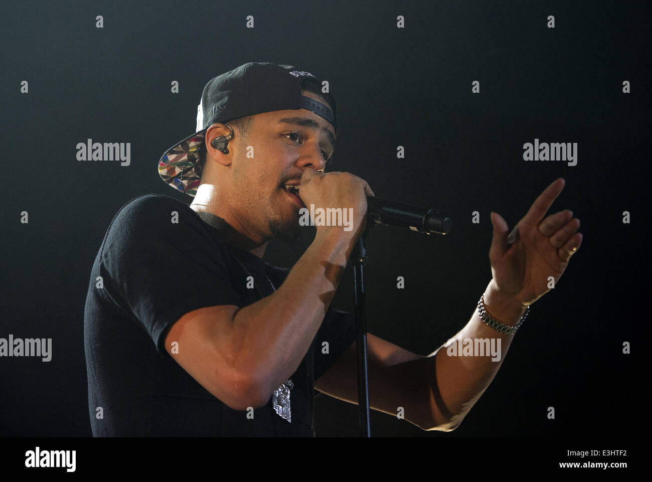 J. Cole performs to a sold-out crowd at Heineken Music Hall Featuring ...