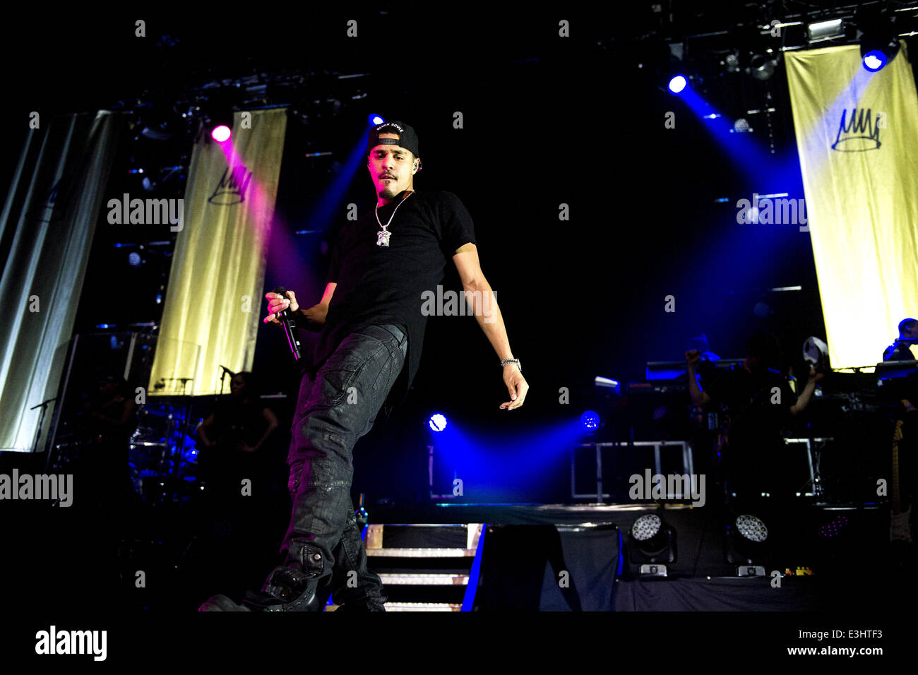 J. Cole performs to a sold-out crowd at Heineken Music Hall Featuring ...