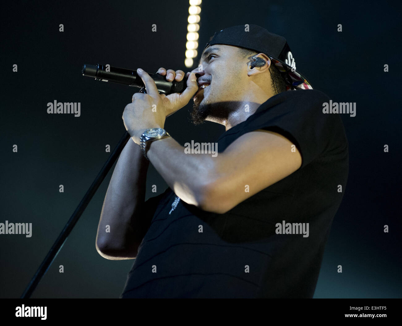 J. Cole performs to a sold-out crowd at Heineken Music Hall Featuring ...