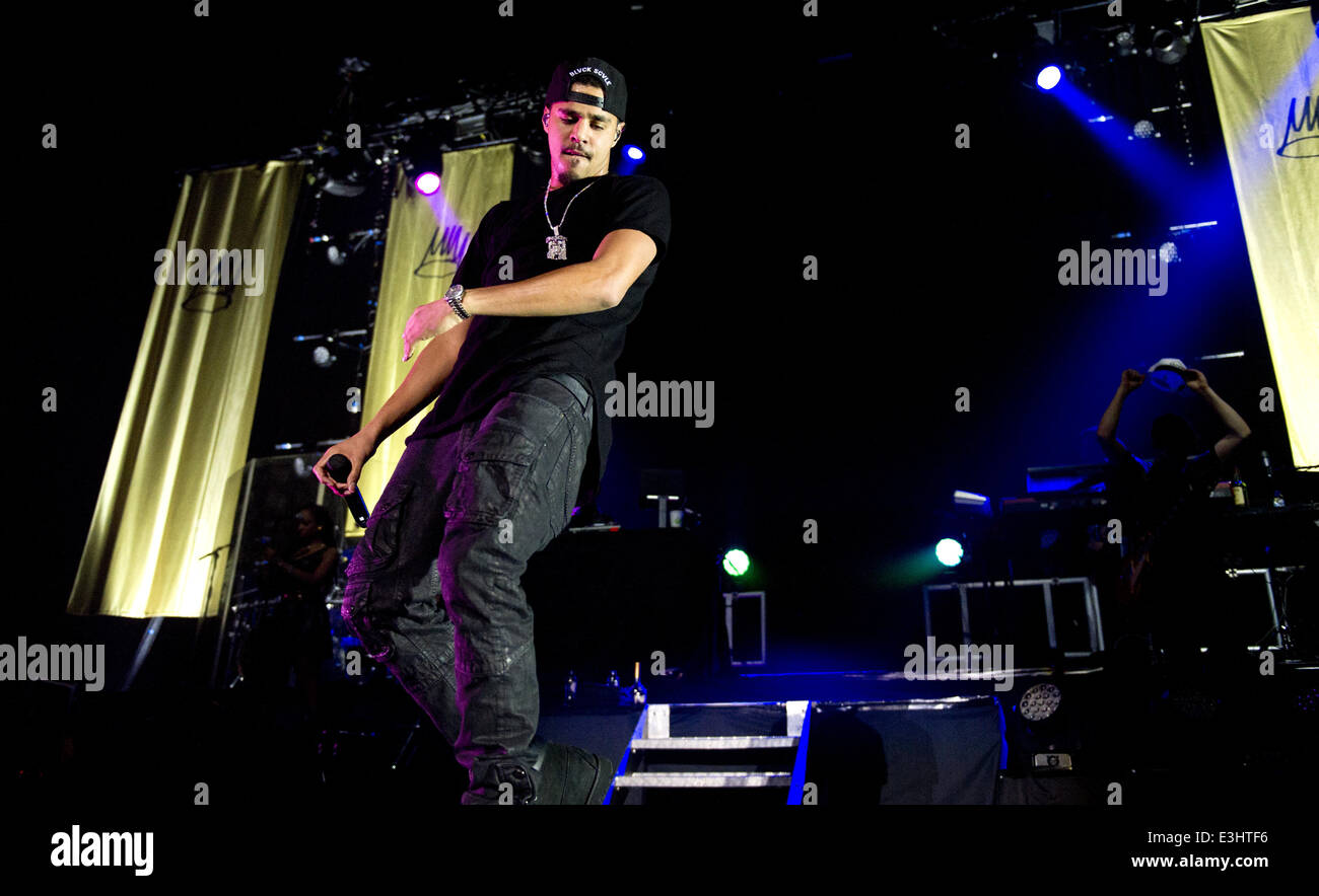 J. Cole performs to a sold-out crowd at Heineken Music Hall Featuring ...