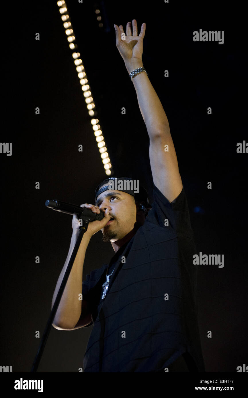 J. Cole performs to a sold-out crowd at Heineken Music Hall Featuring ...