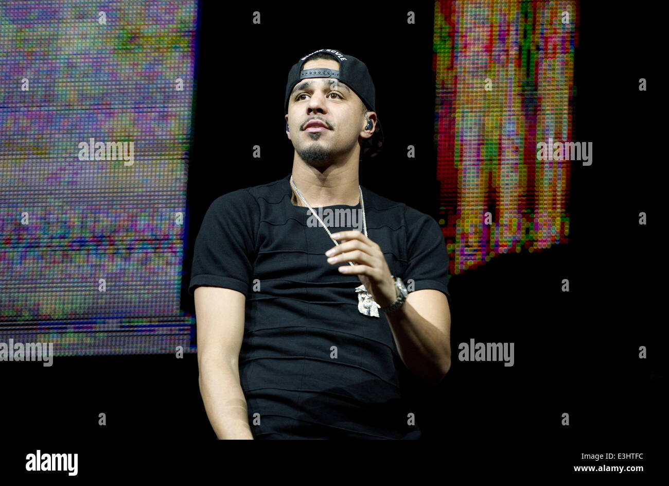 J. Cole performs to a sold-out crowd at Heineken Music Hall Featuring ...