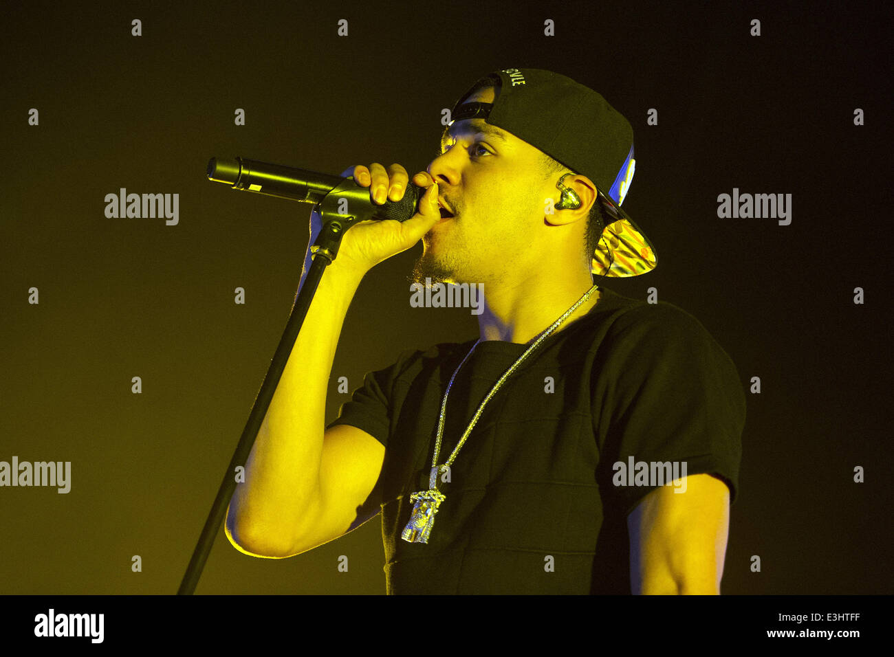J. Cole performs to a sold-out crowd at Heineken Music Hall Featuring ...