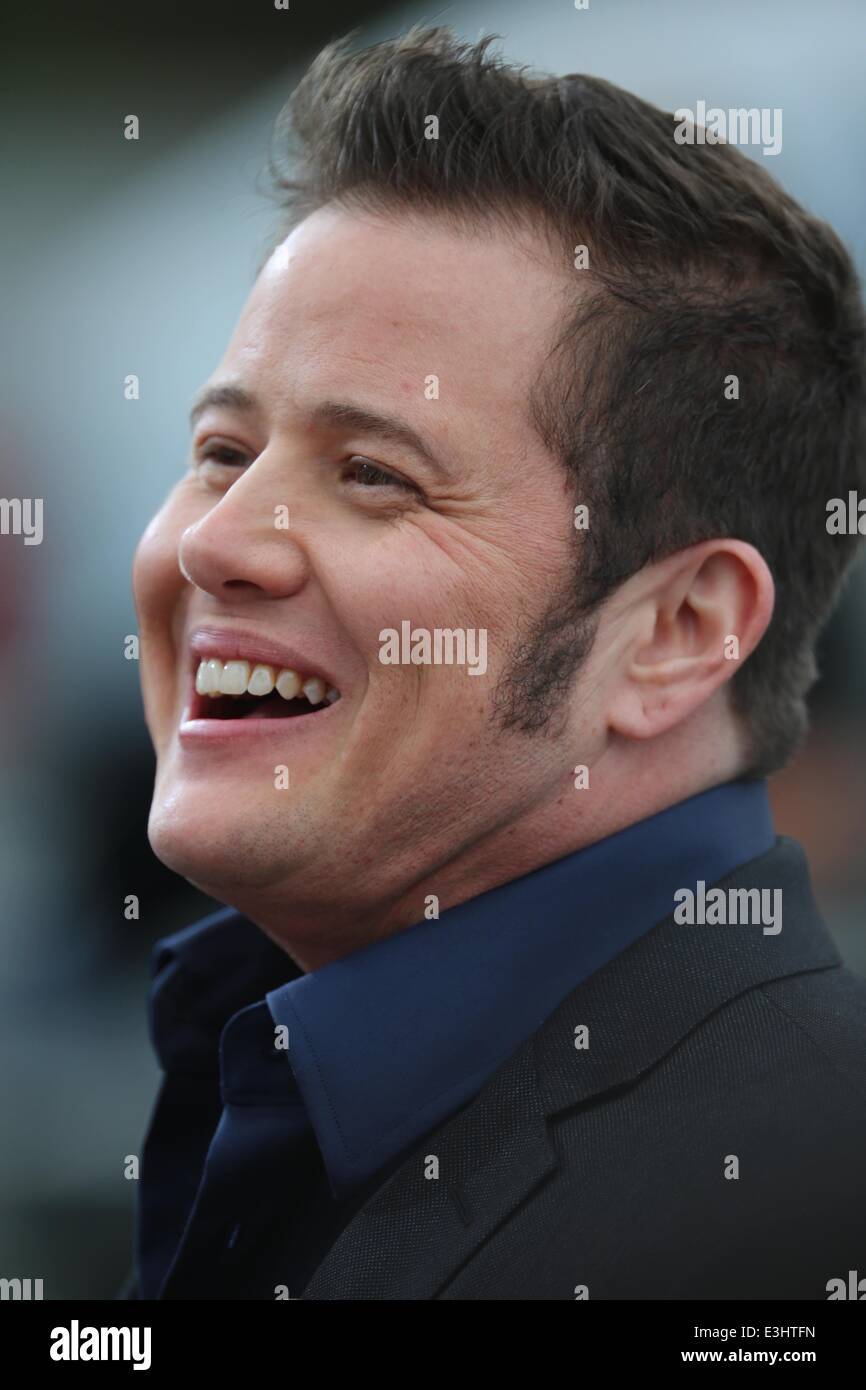 Chaz Bono appears on 'Extra' at Universal CityWalk and shows off his ...