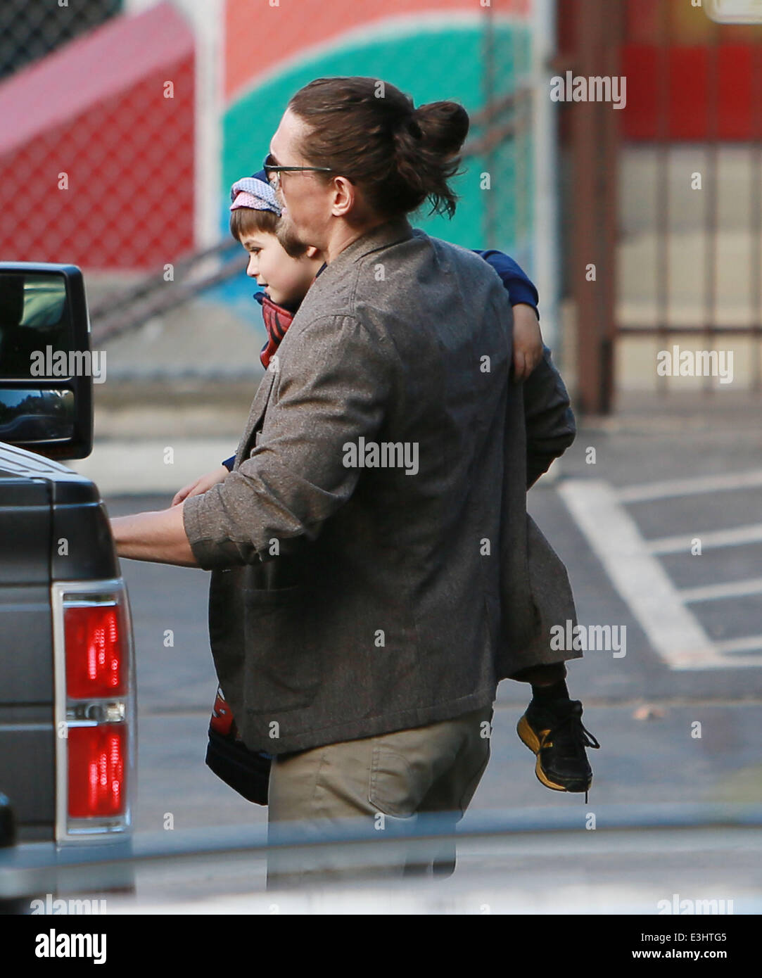 Shameless Actor Steve Howey picks up Son William Wolf from pre-school ...