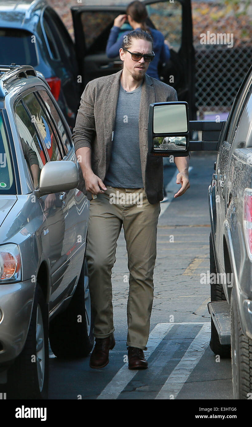 Shameless Actor Steve Howey picks up Son William Wolf from pre-school ...