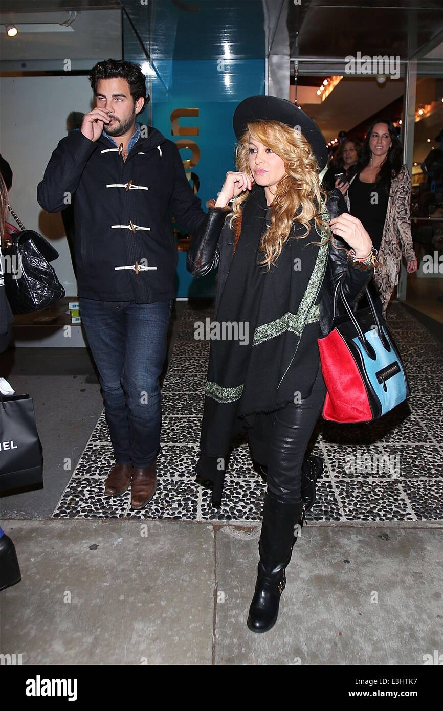 Paulina Rubio with boyfriend Gerardo Bazua on Robertson and enjoying ...