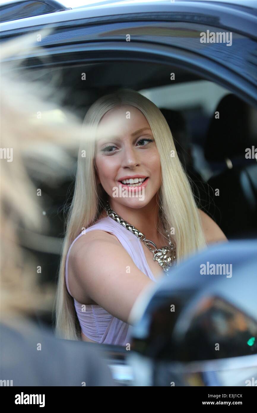 Lady Gaga arrives at the American music awards and receives a rose from ...