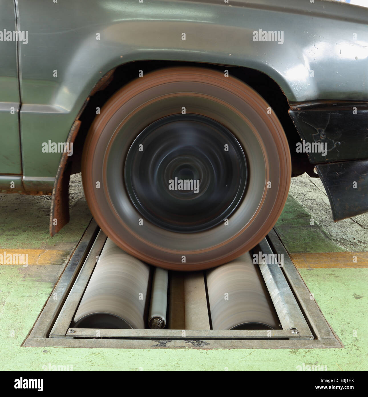 brake testing system of the old car (front wheel Stock Photo - Alamy