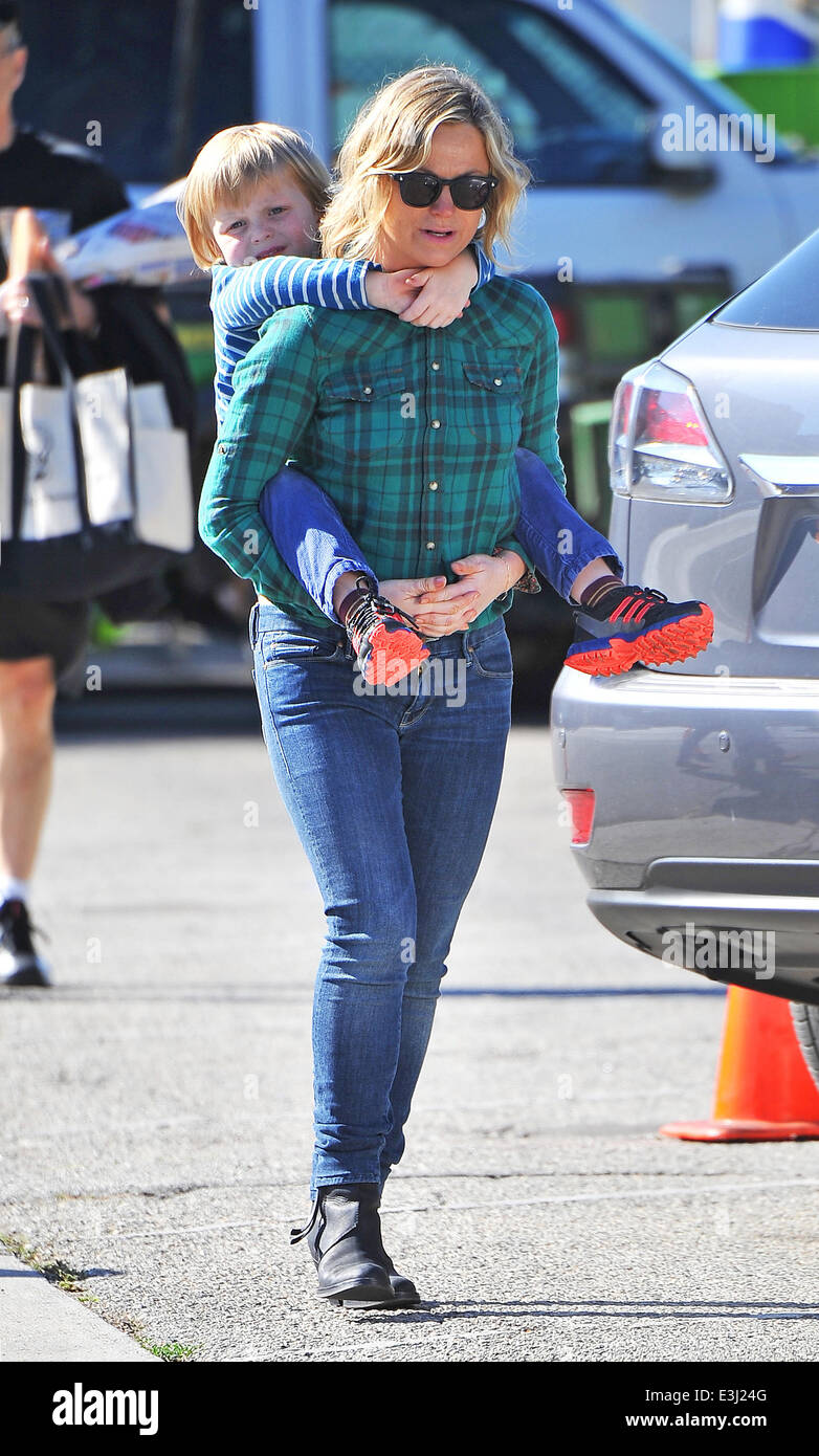 Amy Poehler takes her children Archie and Abel Arnett to a local Farmer ...
