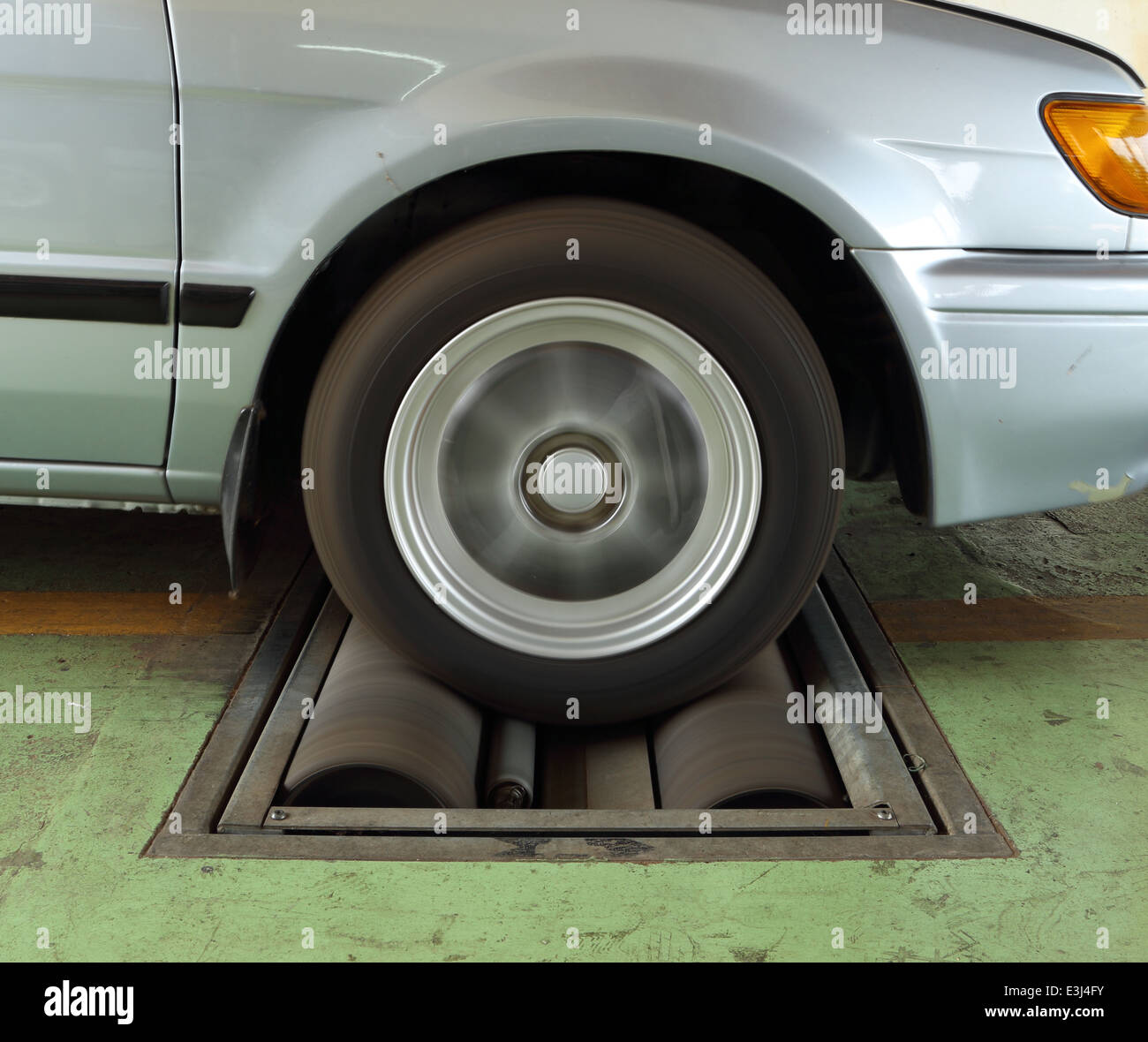 brake testing system of the old car (front wheel Stock Photo - Alamy