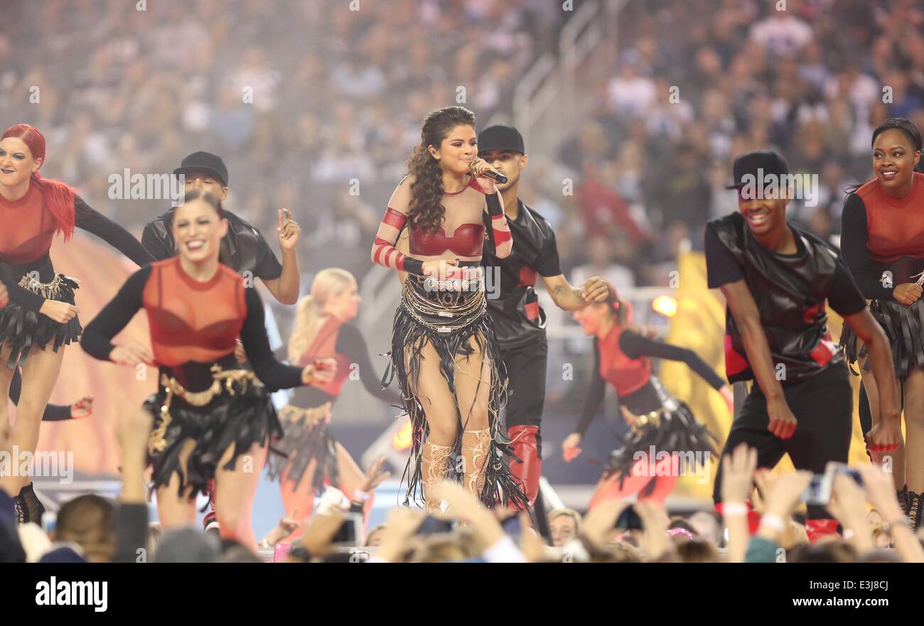 Selena Gomez performs during the halftime show during a Thanksgiving ...