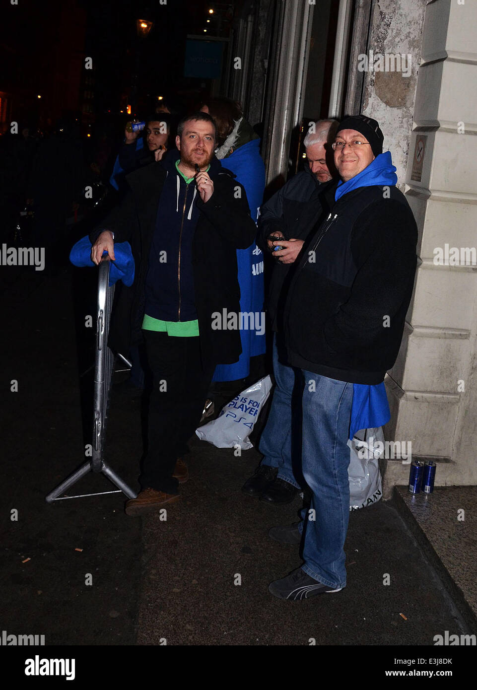 Gaming fans queue up outside the PS4 lounge in Covent Garden ahead of ...
