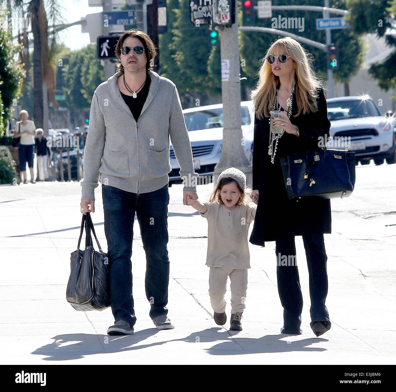 Pregnant Rachel Zoe walking in Beverly Hills with her husband Rodger ...