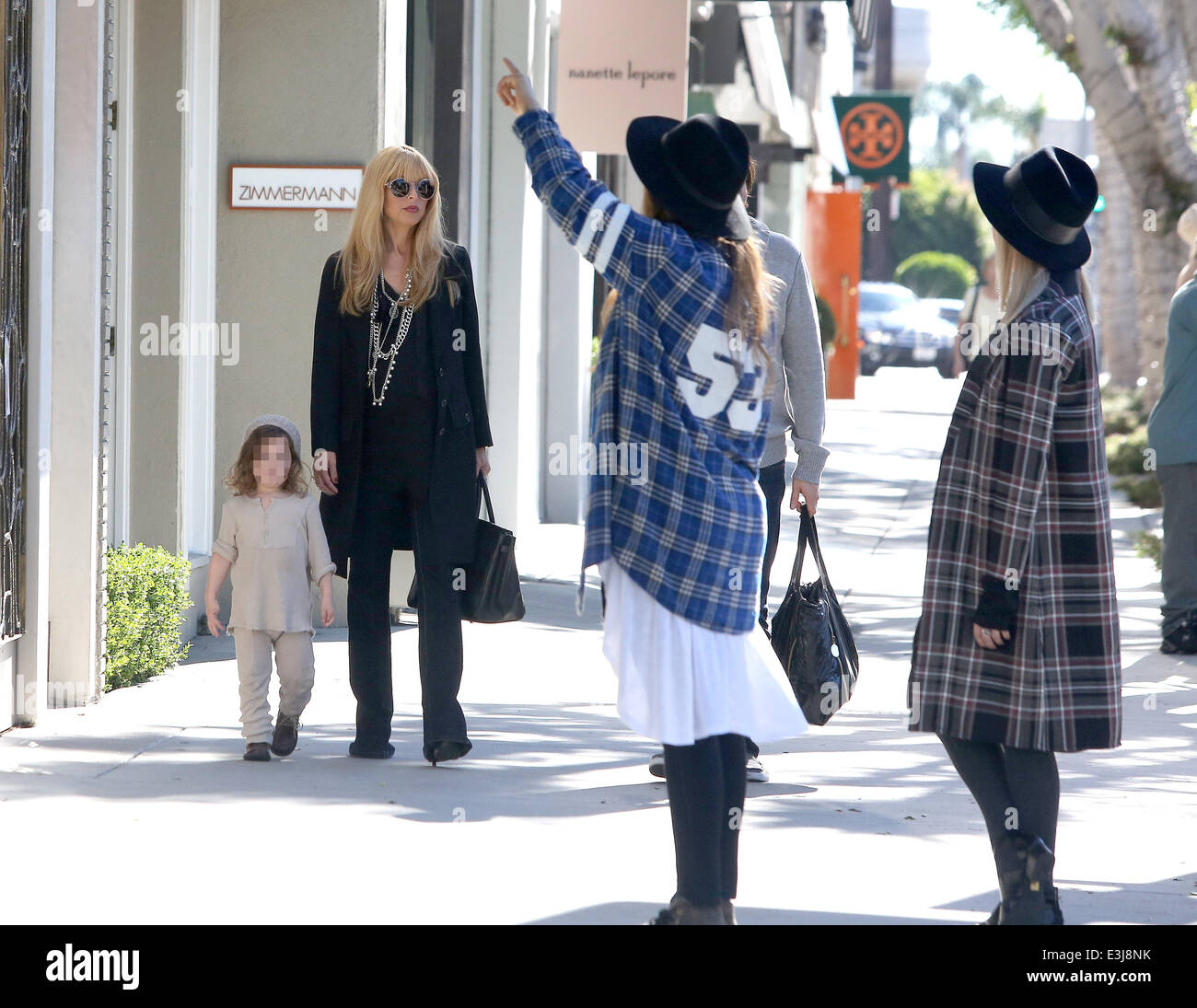 Pregnant Rachel Zoe walking in Beverly Hills with her husband Rodger ...