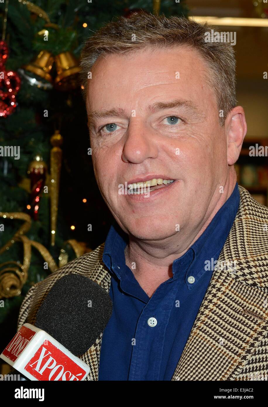 Madness singer Suggs signs his book 'That Close' at Easons O'Connell ...