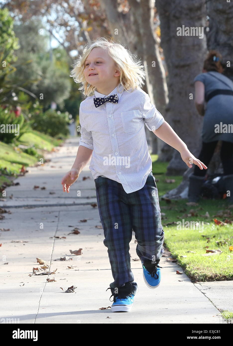 Gwen Stefani in scarlet red and black, visits her mother's homewith ...