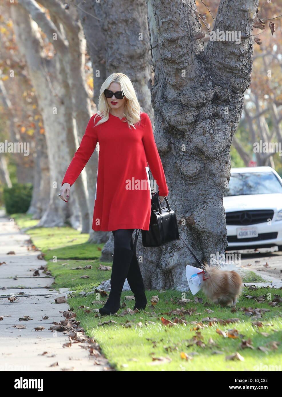 Gwen Stefani in scarlet red and black, visits her mother's homewith ...