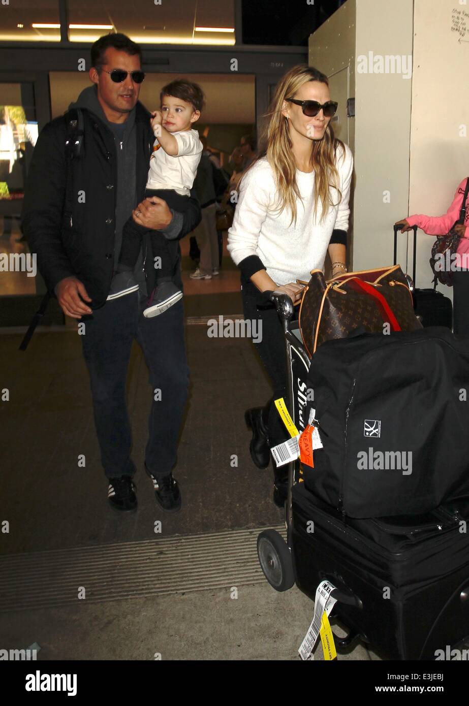 Molly Sims arrives at LAX (Los Angeles International) airport with her ...