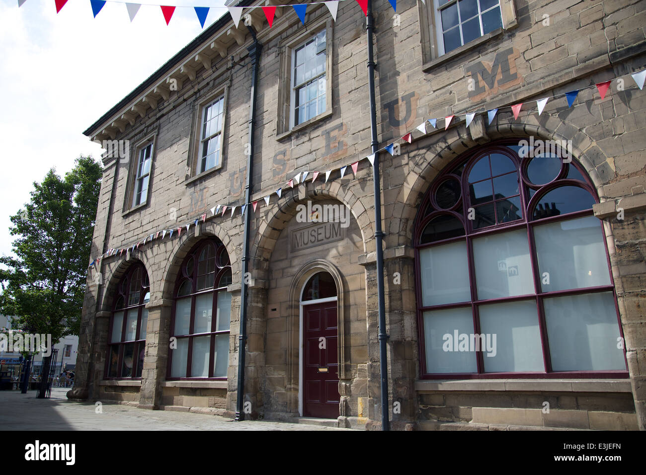 Warwick market square hi-res stock photography and images - Alamy