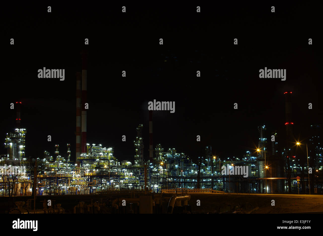 Night industrial hi-res stock photography and images - Alamy