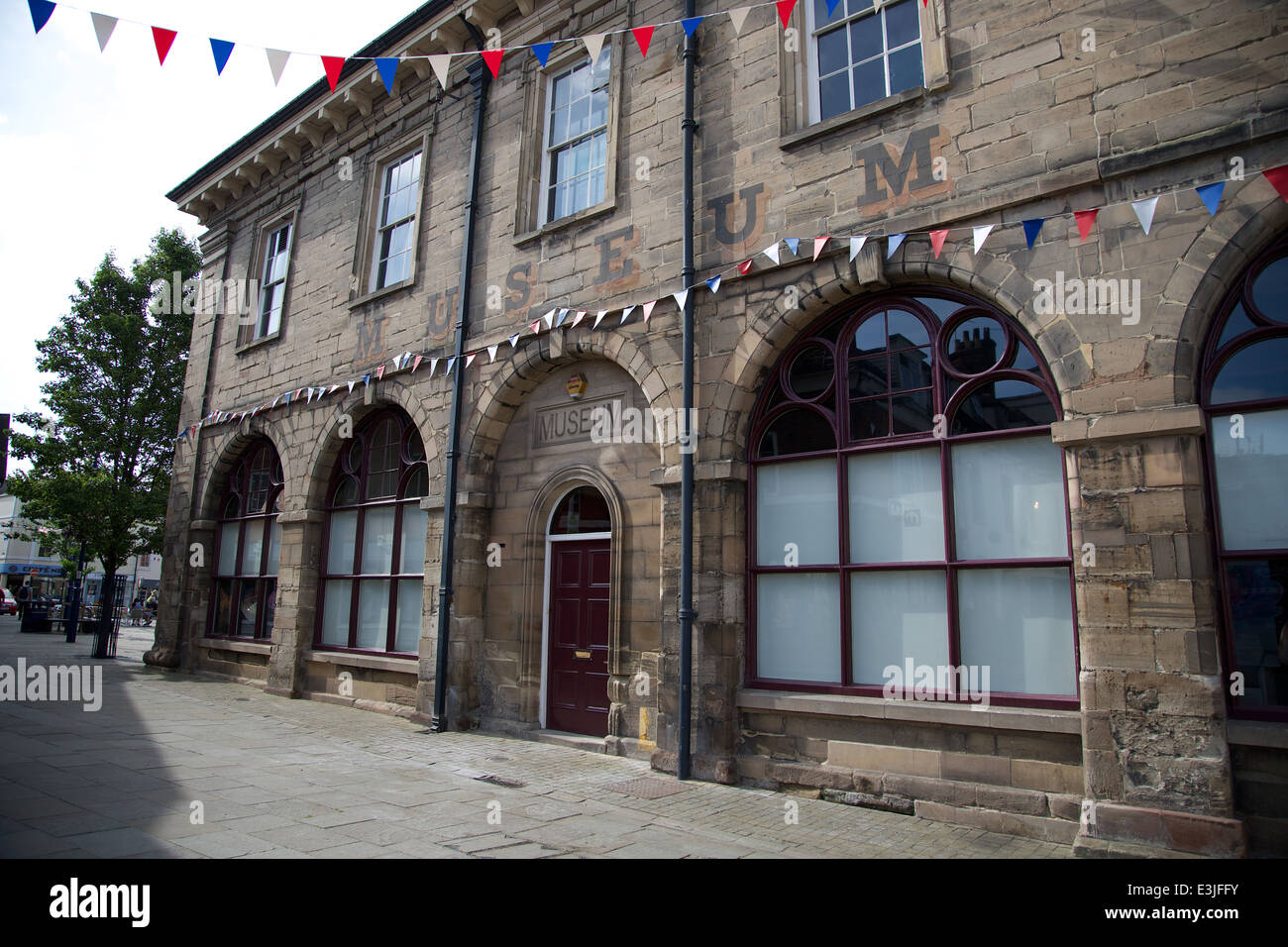 Warwick market square hi-res stock photography and images - Alamy
