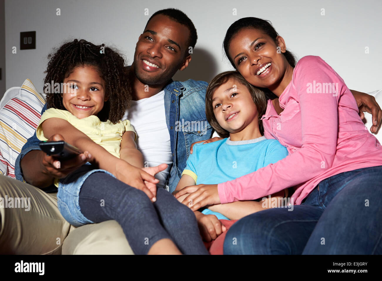 Black family watching tv hi-res stock photography and images - Alamy