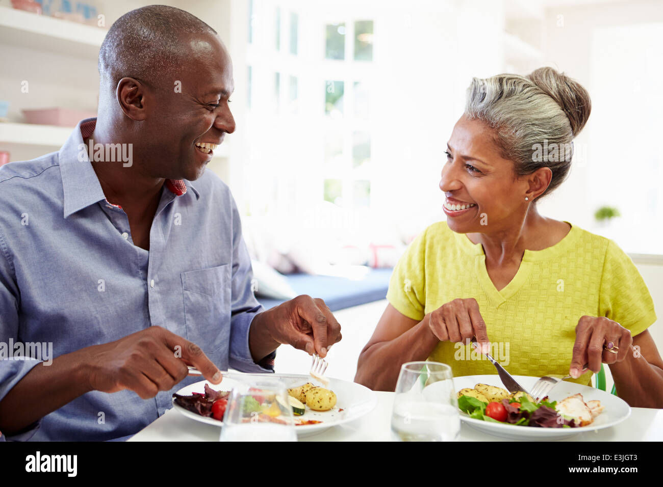 Chicken relaxing hi-res stock photography and images - Alamy