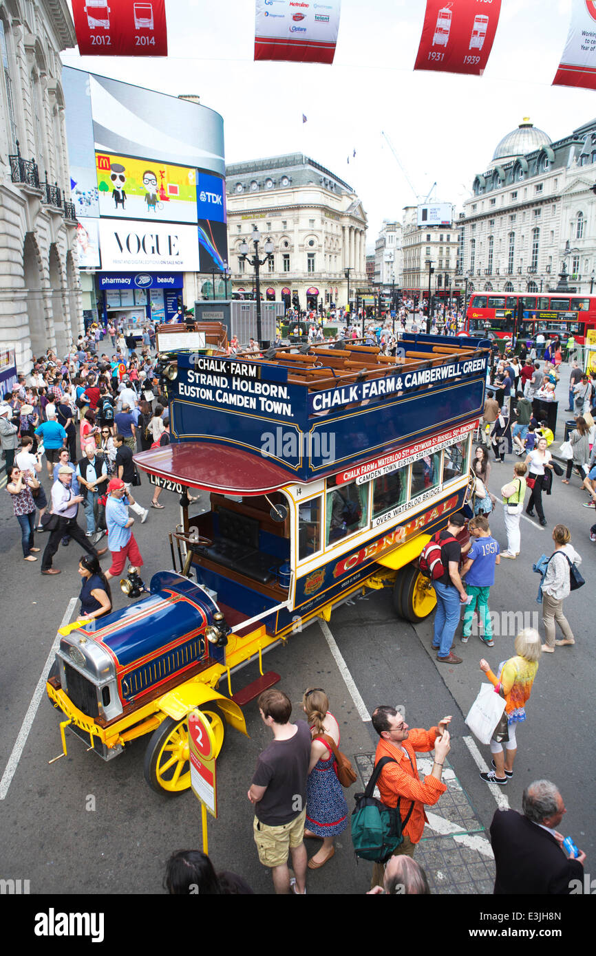 Vintage old street hi-res stock photography and images - Alamy