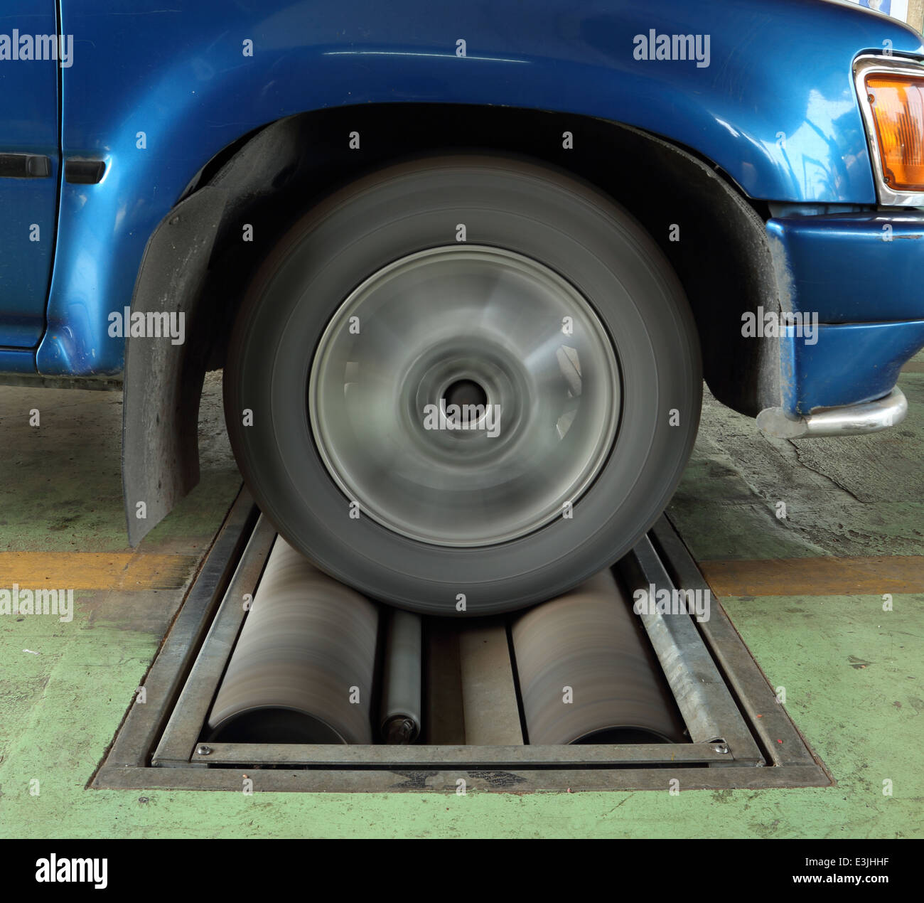 brake testing system of the old car (front wheel Stock Photo - Alamy