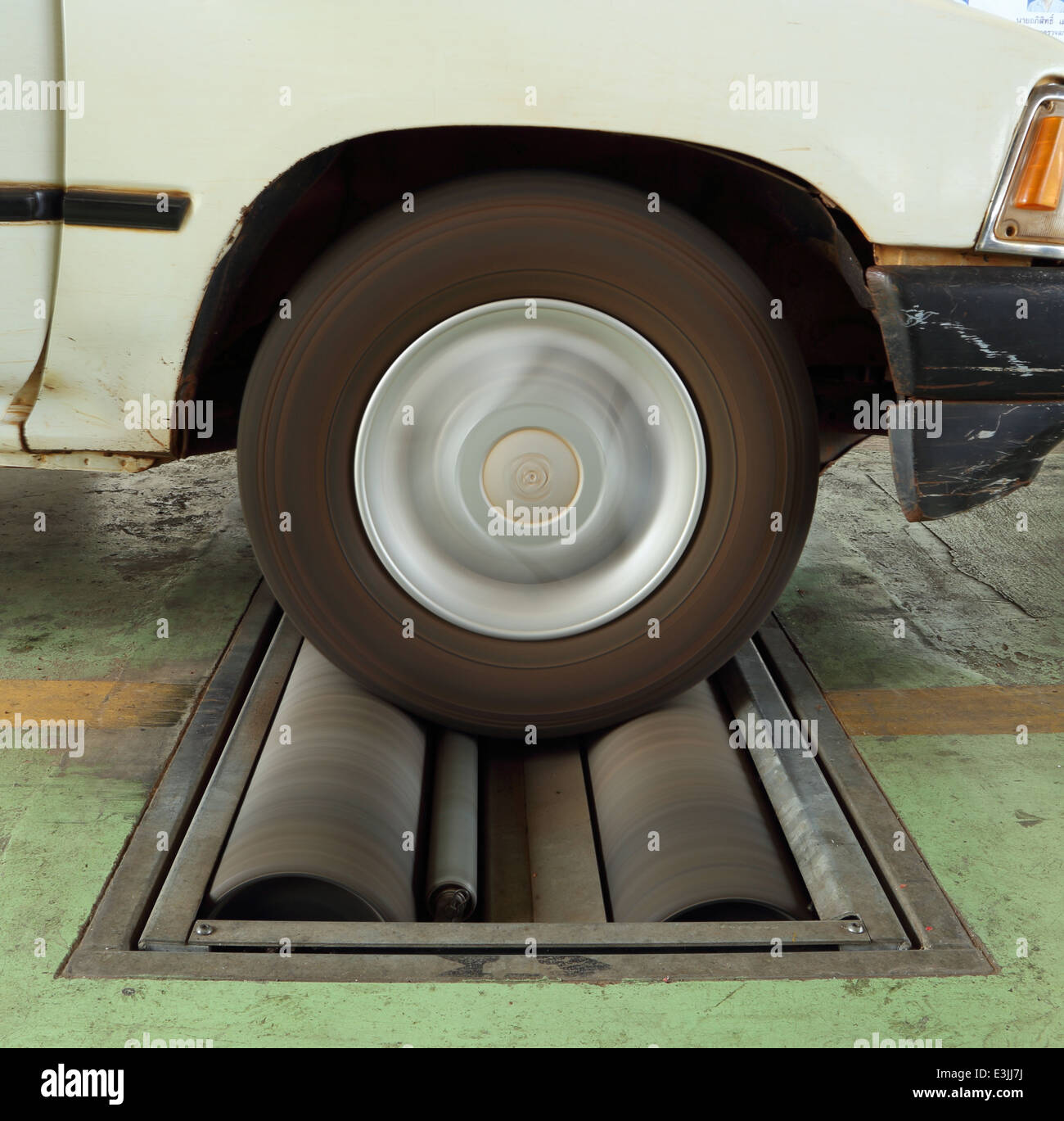 brake testing system of the old car (front wheel Stock Photo - Alamy