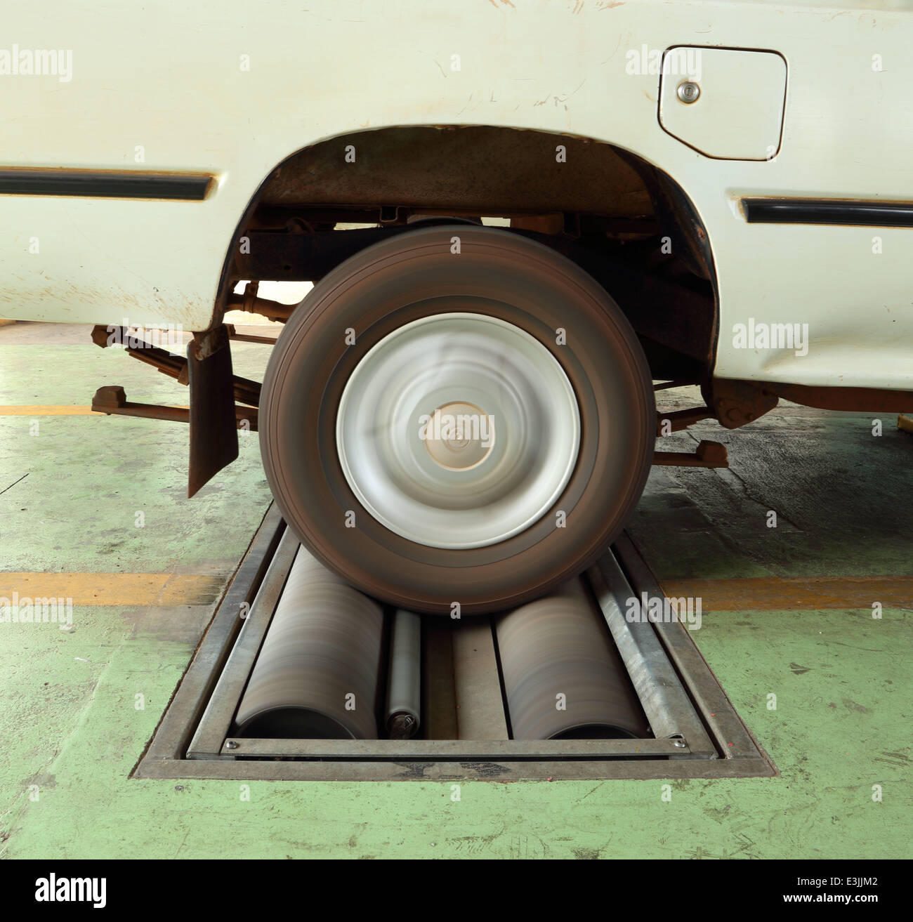 brake testing system of the old car (rear wheel Stock Photo - Alamy