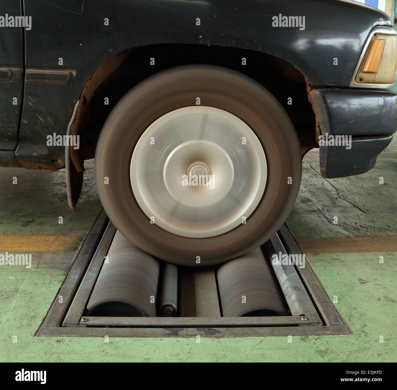 brake testing system of the old car (front wheel Stock Photo - Alamy