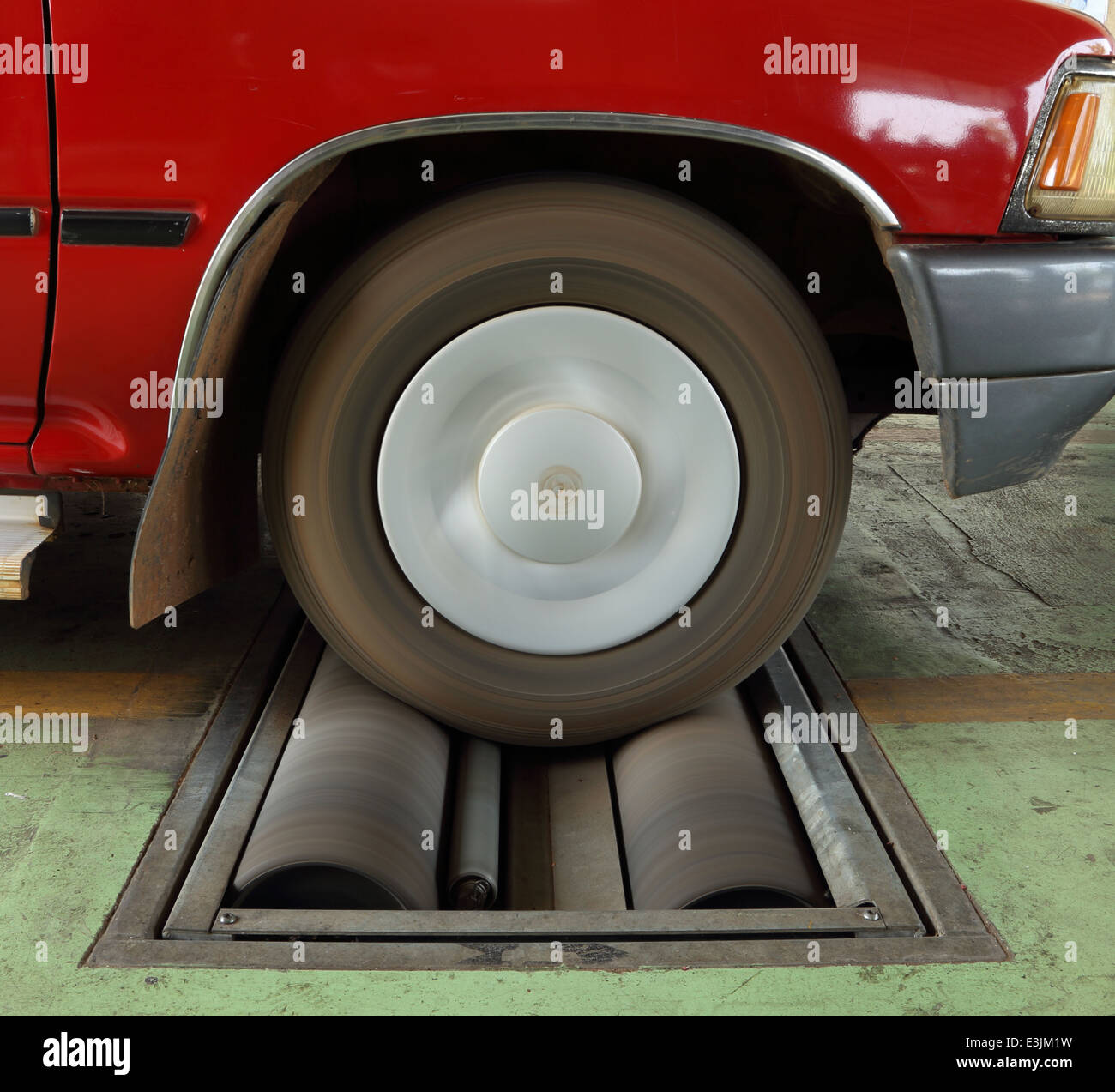 brake testing system of the old car (front wheel Stock Photo - Alamy