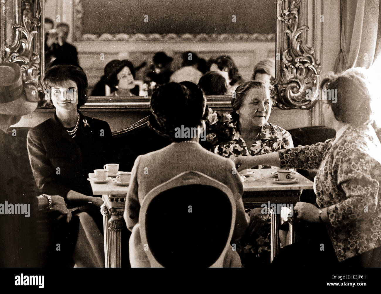 People women 1960s woman sitting hi-res stock photography and images ...