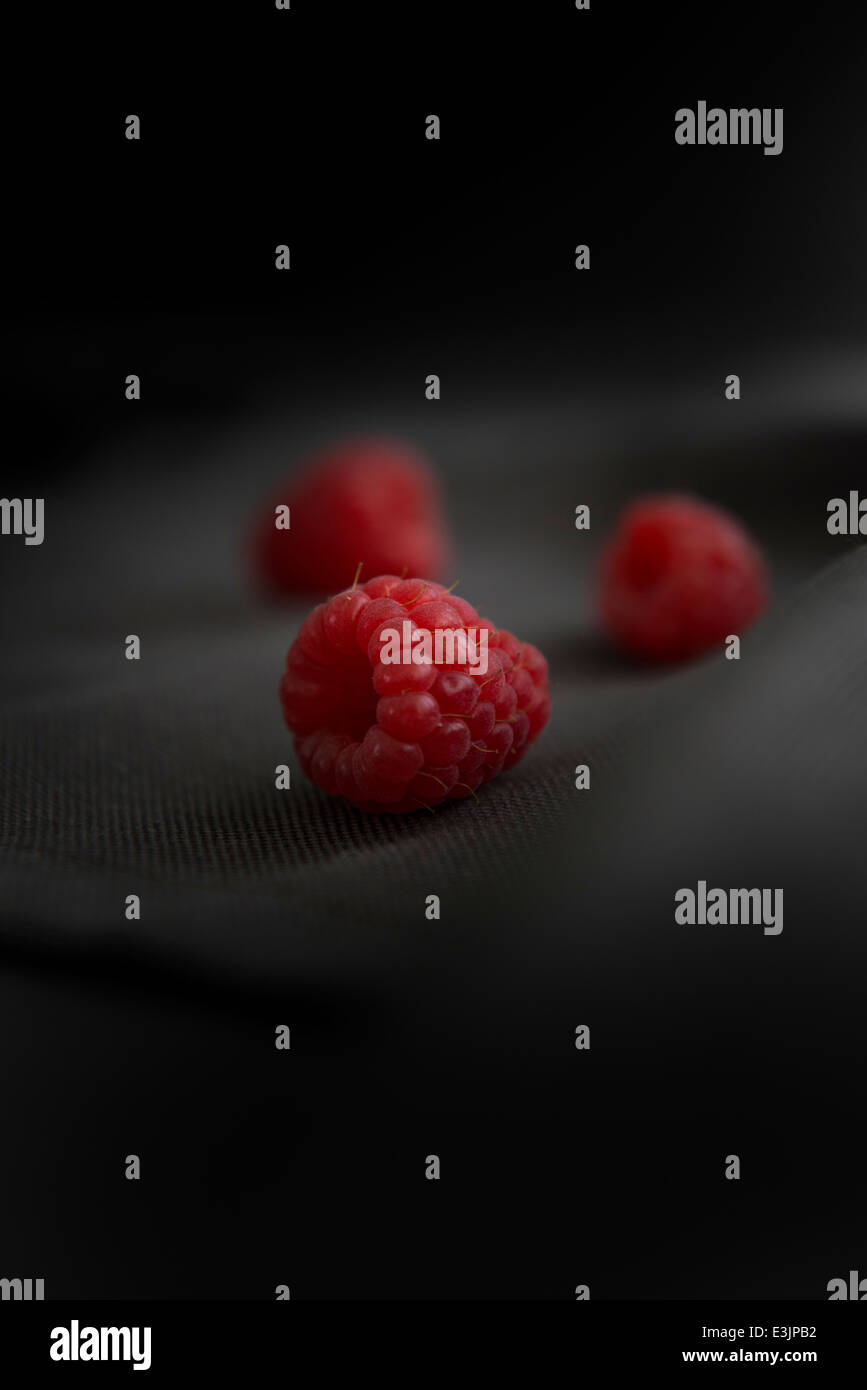 Black raspberries hi-res stock photography and images - Alamy