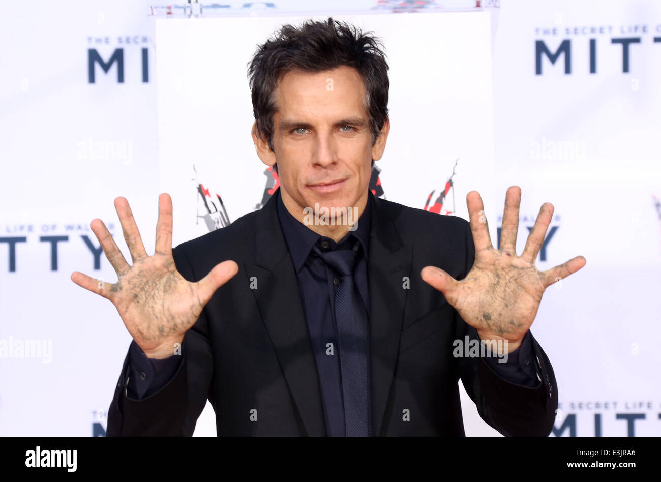 Ben Stiller Hand/Footprint Ceremony At TCL Chinese Theatre Featuring ...
