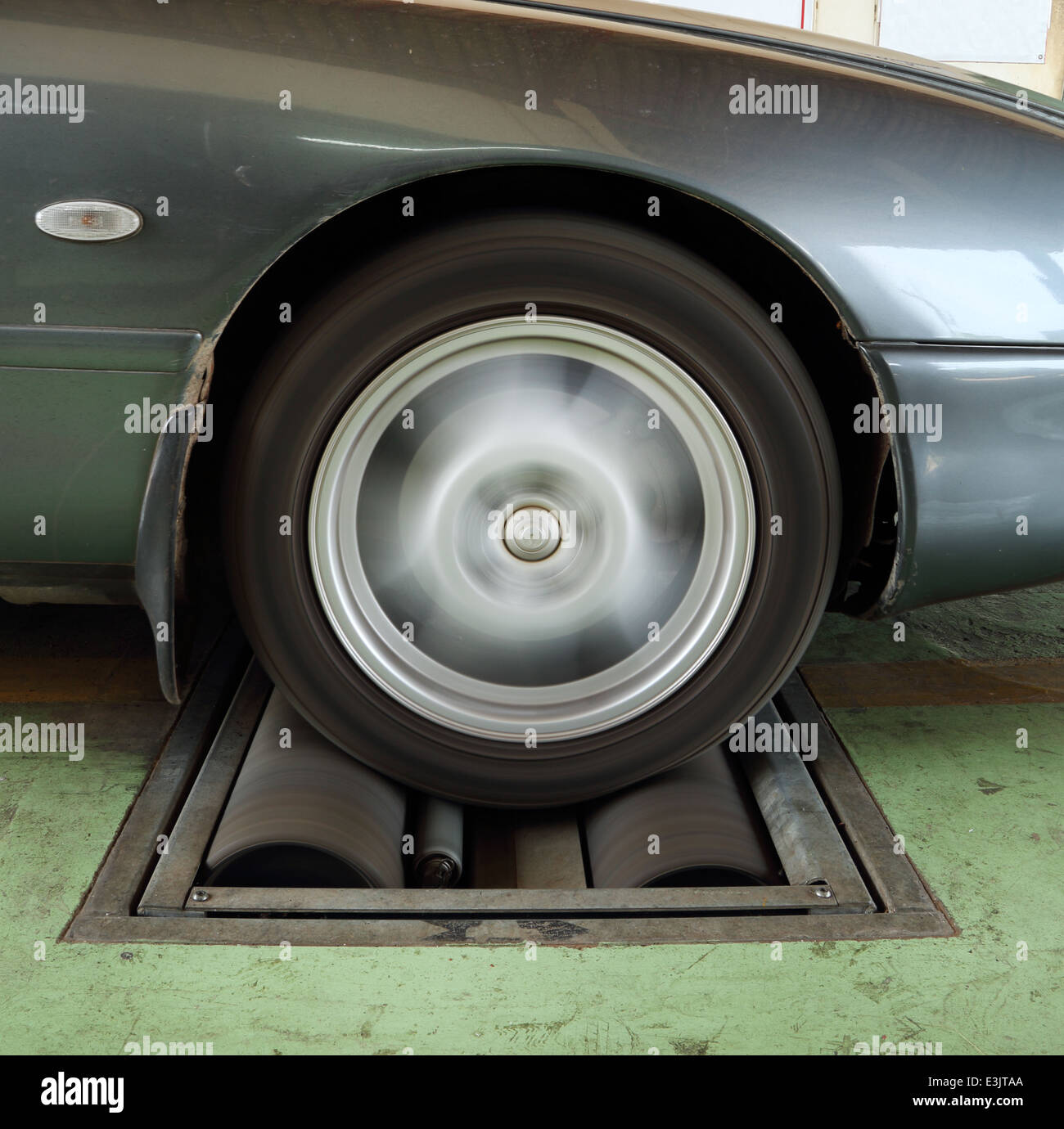 brake testing system of the old car (front wheel Stock Photo - Alamy