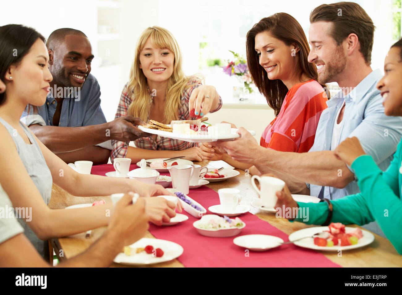 Group of young people coffee hi-res stock photography and images - Alamy