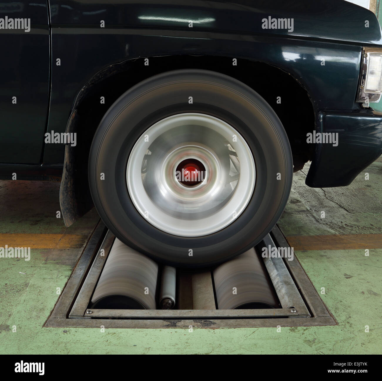 brake testing system of the old car (front wheel Stock Photo - Alamy