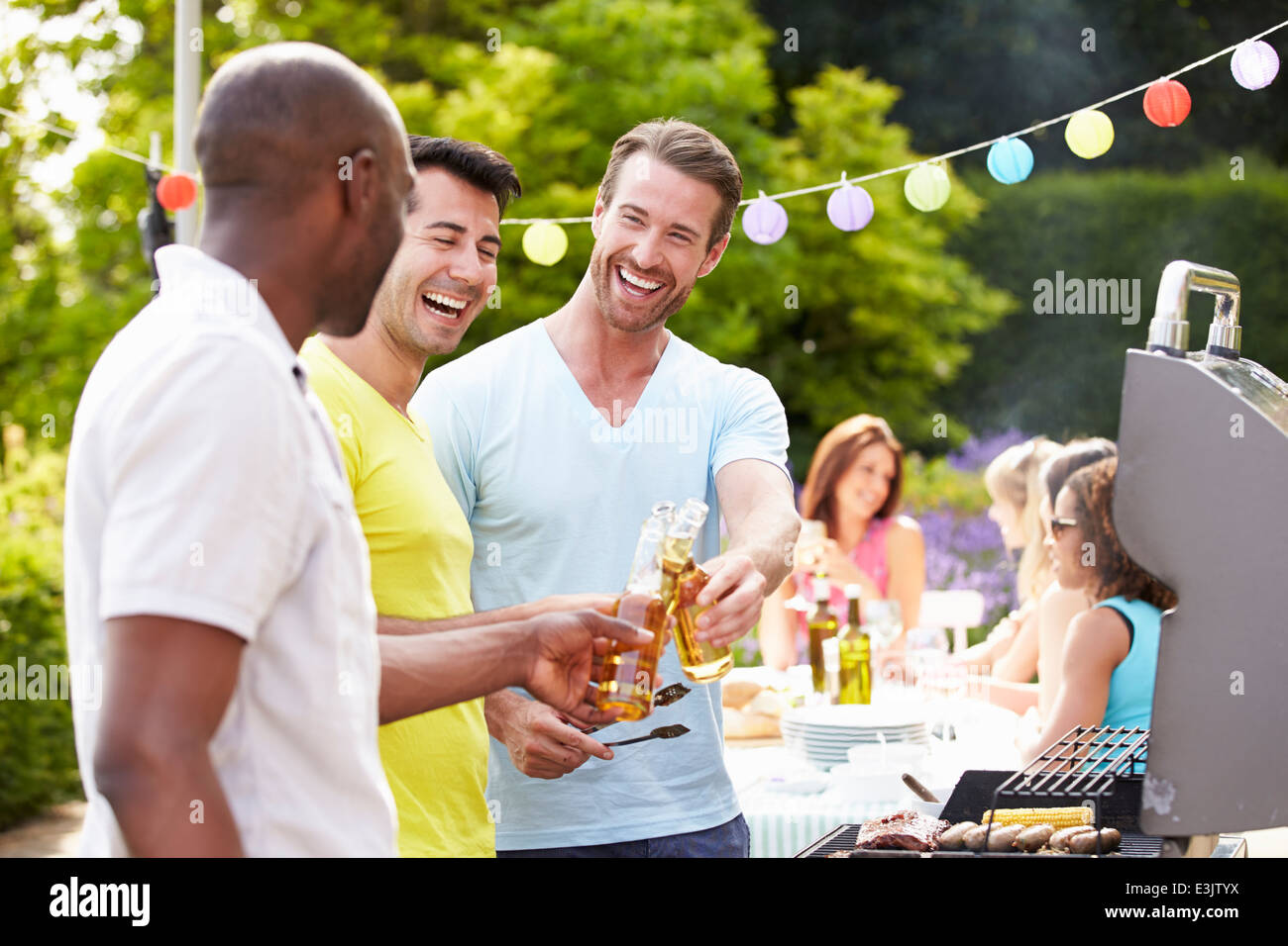 Group Of Men Cooking High Resolution Stock Photography and Images - Alamy