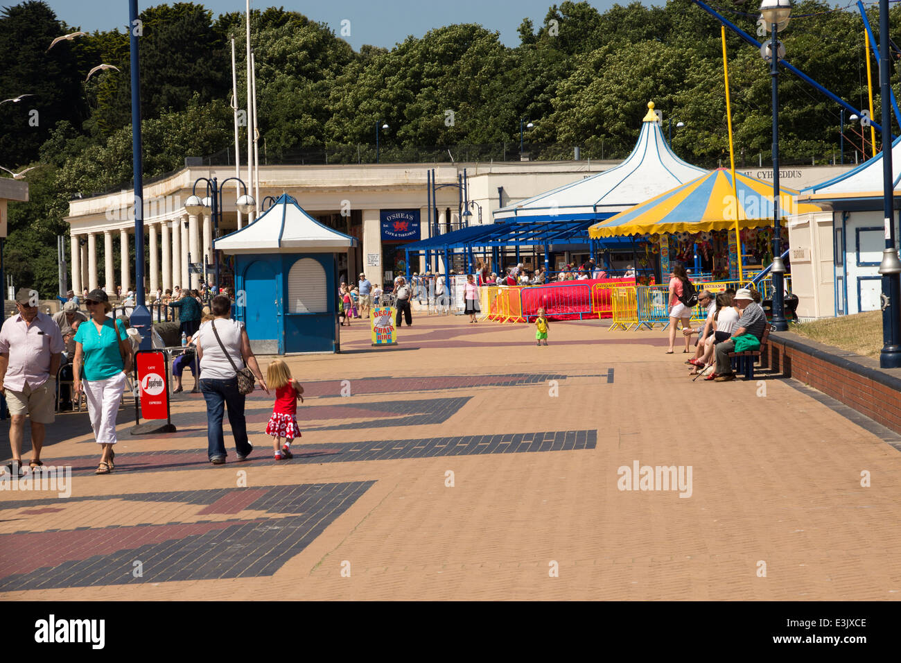 Barry island funfair hi-res stock photography and images - Alamy