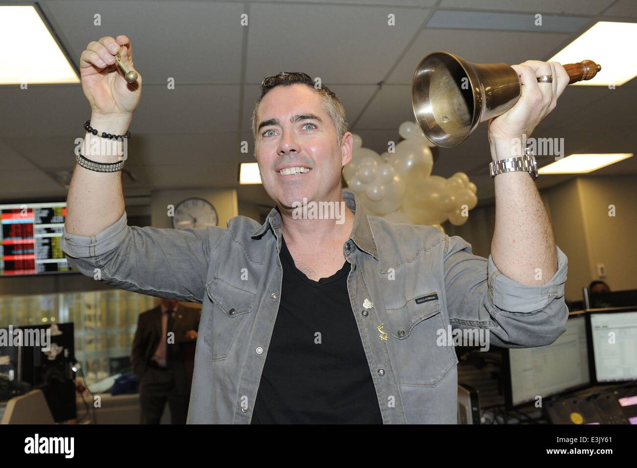 Celebrities join CIBC traders and advisors on the bank's trading floor ...