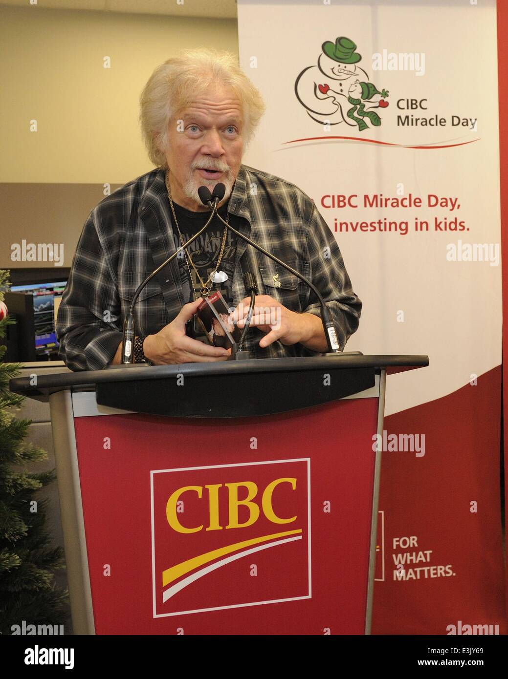 Celebrities join CIBC traders and advisors on the bank's trading floor ...