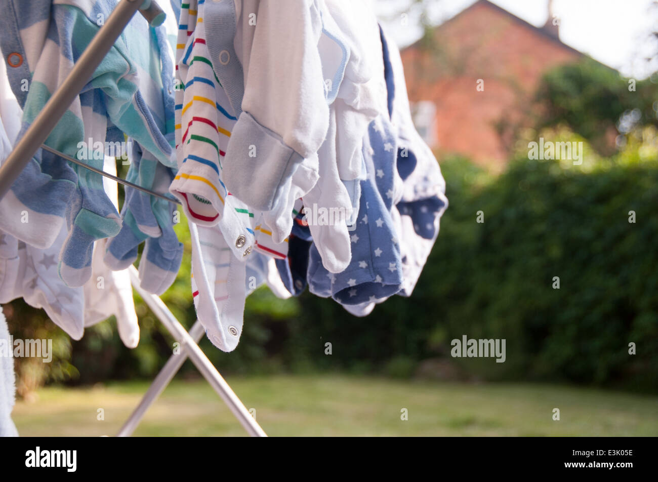 Clothes line in garden drying hi-res stock photography and images - Alamy